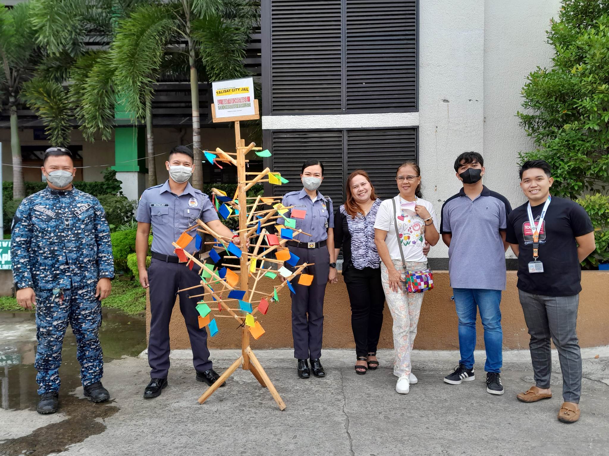 Talisay City Jail installs PDL Christmas wish list tree at Talisay ...