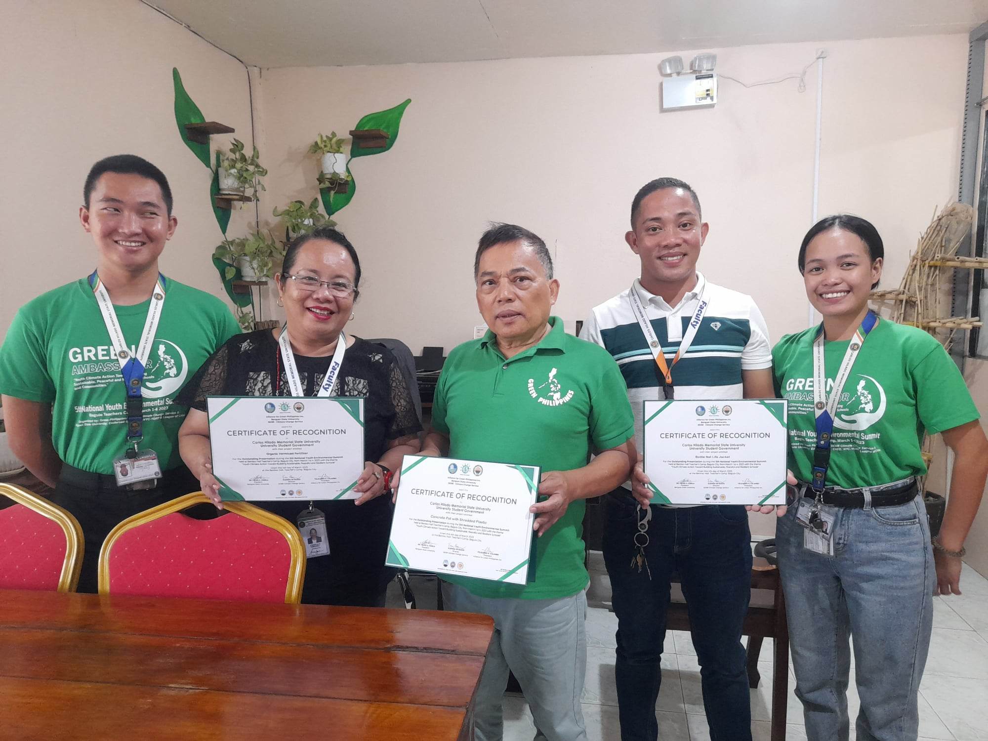 USG receives award as best presenters during Environment Summit ...